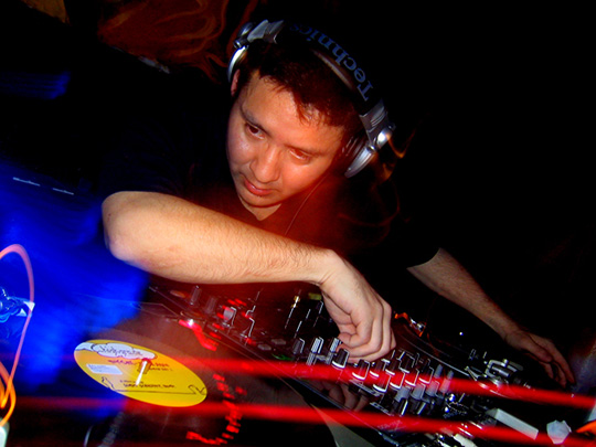 interview with DJ MIKU 祝・活動35年目のファースト・アルバム、その瑞々しさ | DJミク、インタヴュー | ele-king